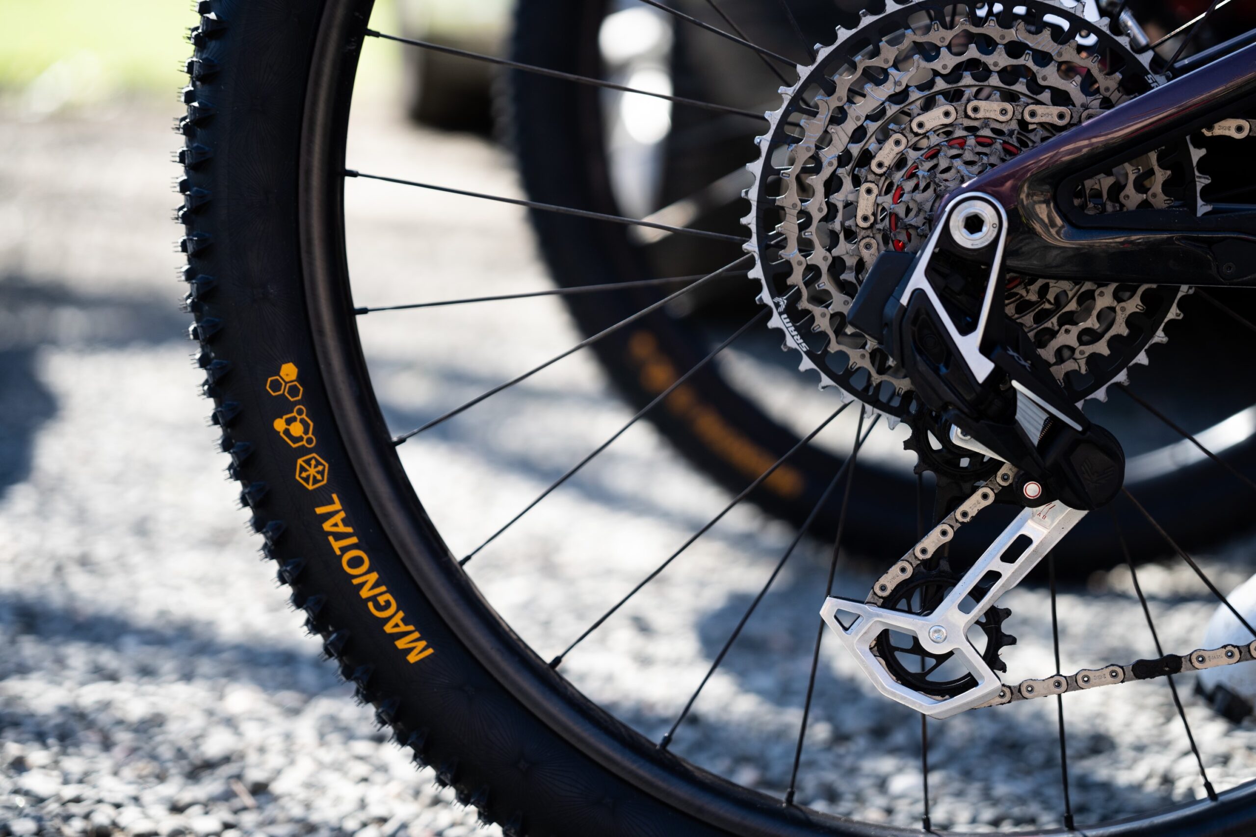 ΕΛΑΣΤΙΚΟ CONTINENTAL MAGNOTAL TRAIL SOFT 27.5x2.40 ΜΑΥΡΟ ΔΙΠΛΩΤΟ | Gatsoulis Bikes